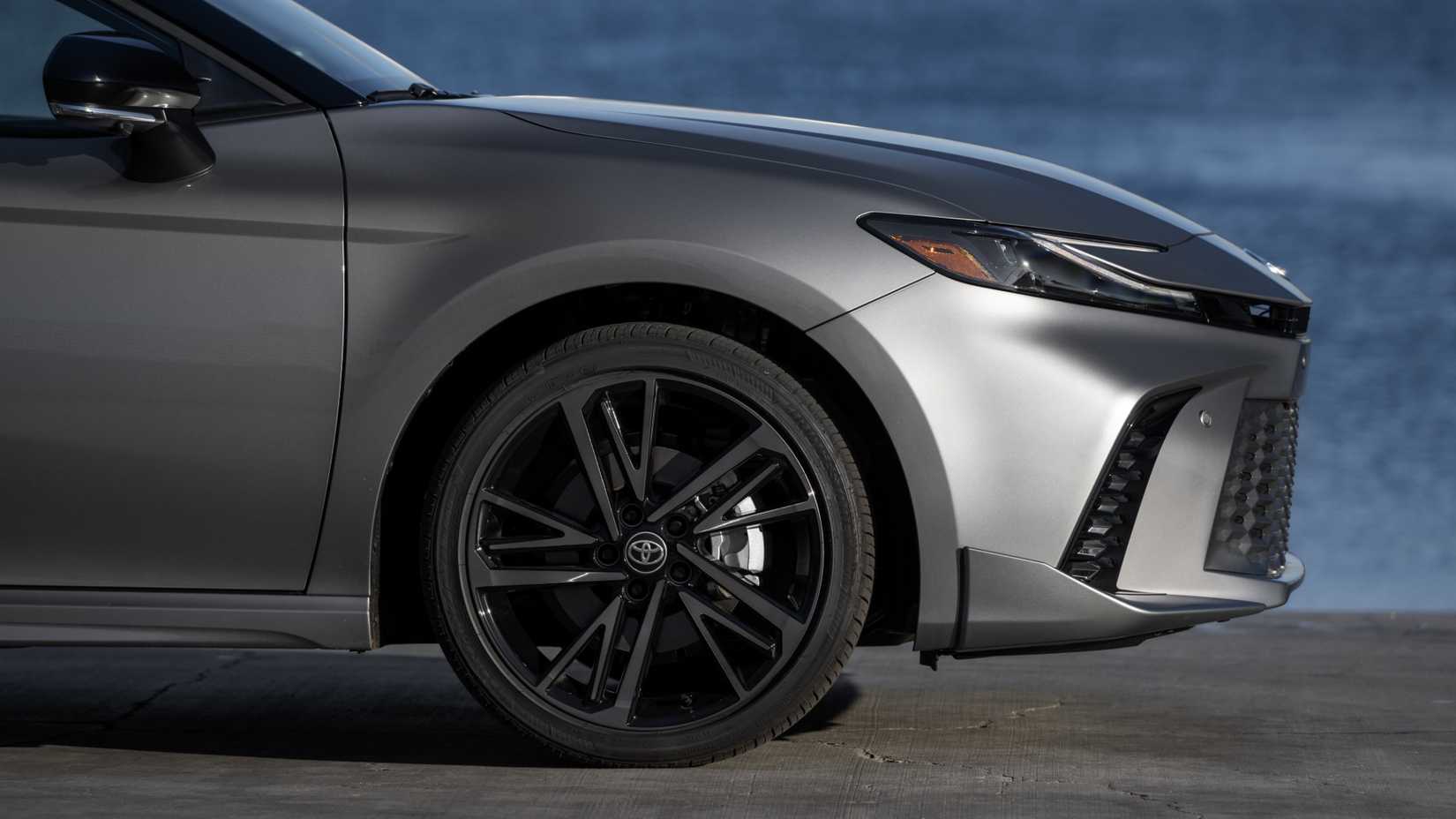 Buyer's Advice: A Fully-Loaded Top-Spec Toyota Camry Vs. The All-New ...