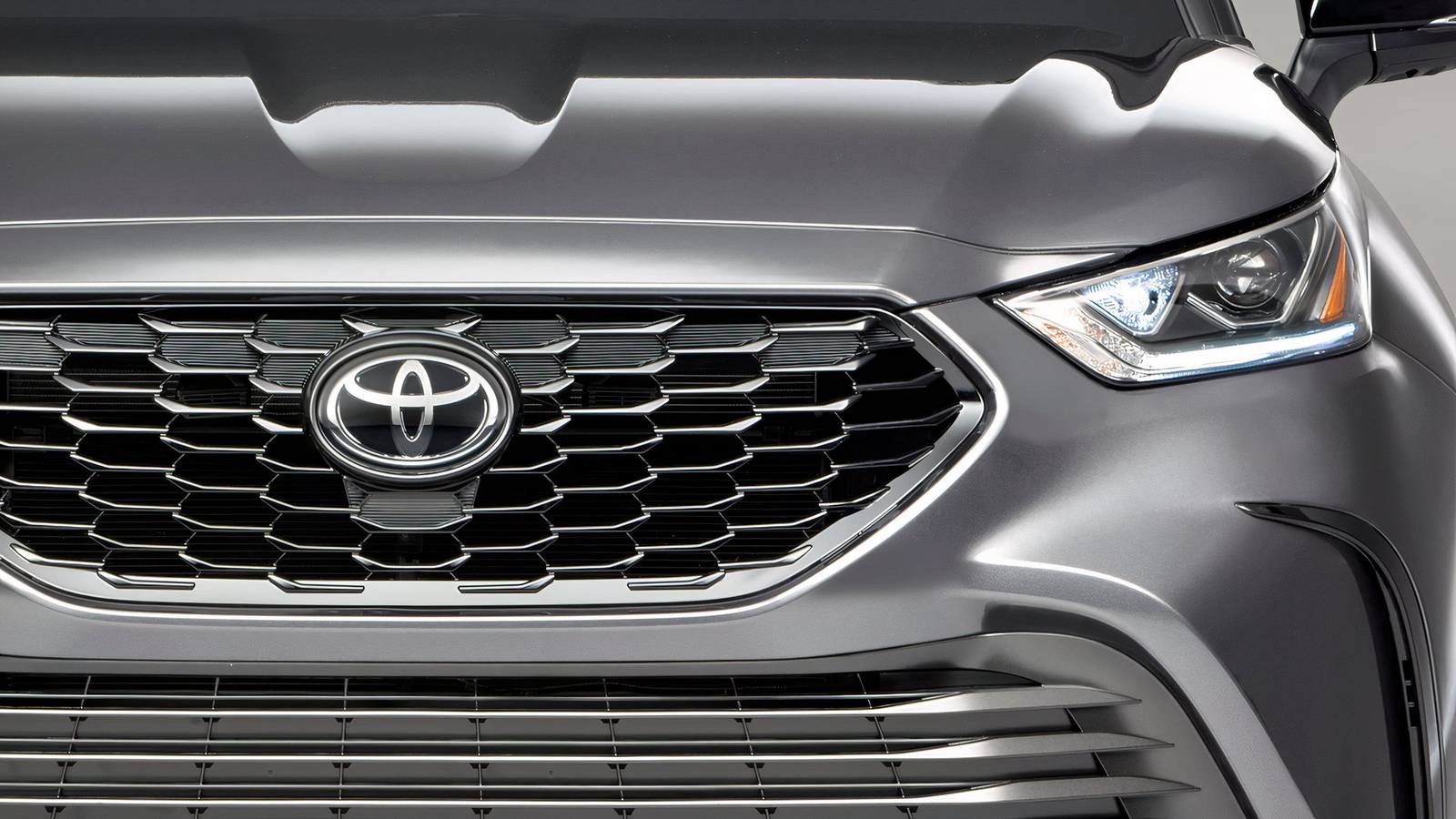 Toyota Highlander Generations: Key Updates Across All Model Years