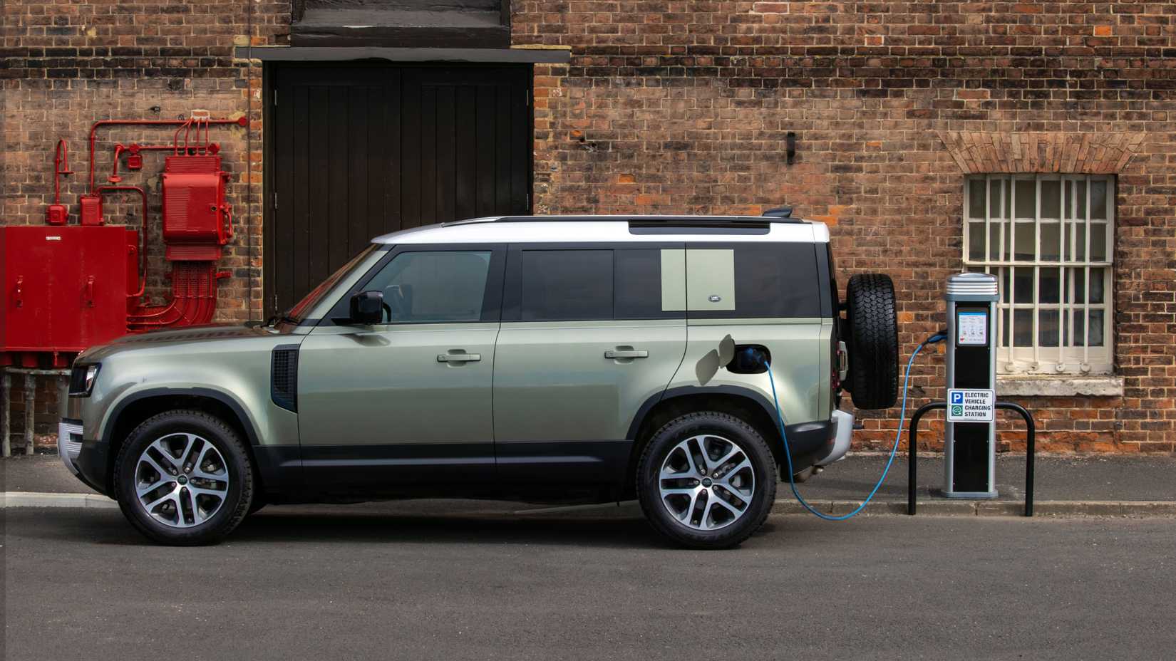 You Can Now Buy A Land Rover Defender For Less Than A Ford Bronco