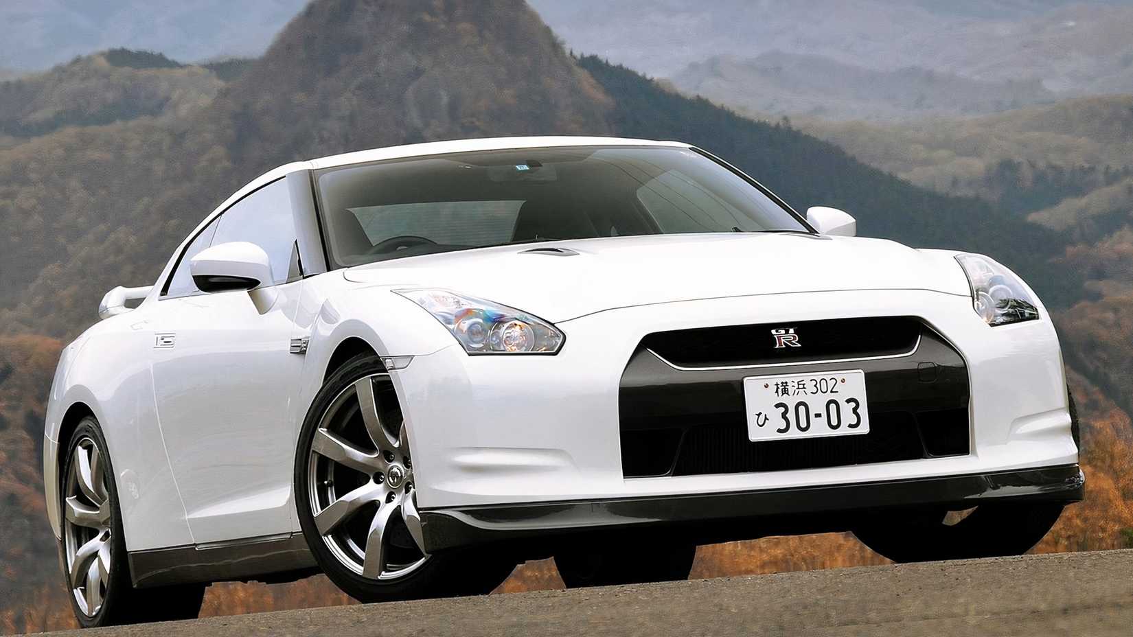 Nissan Fooled The Automotive Press By Disguising The First R35 GT-R As ...