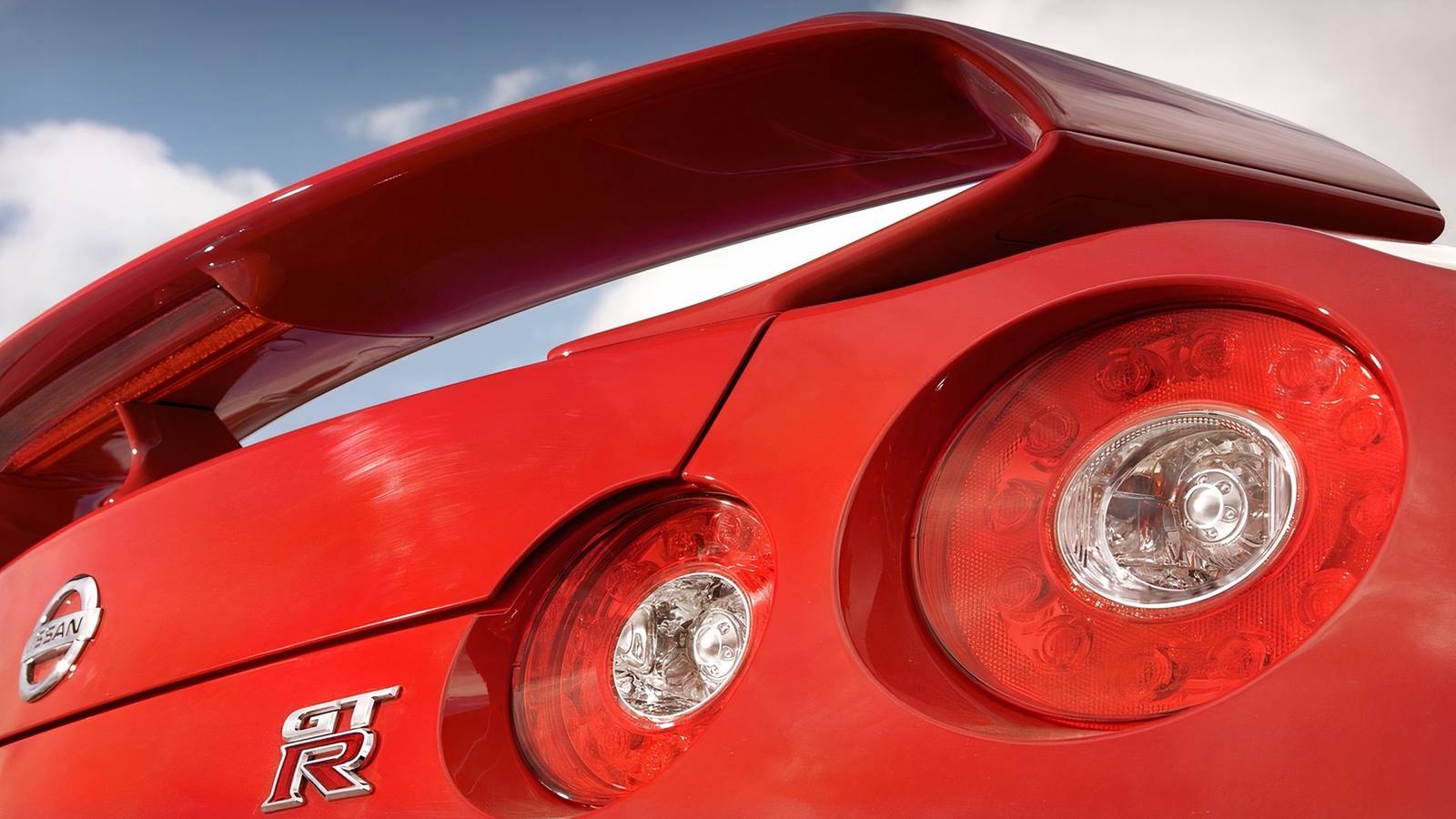 Nissan Fooled The Automotive Press By Disguising The First R35 GT-R As ...