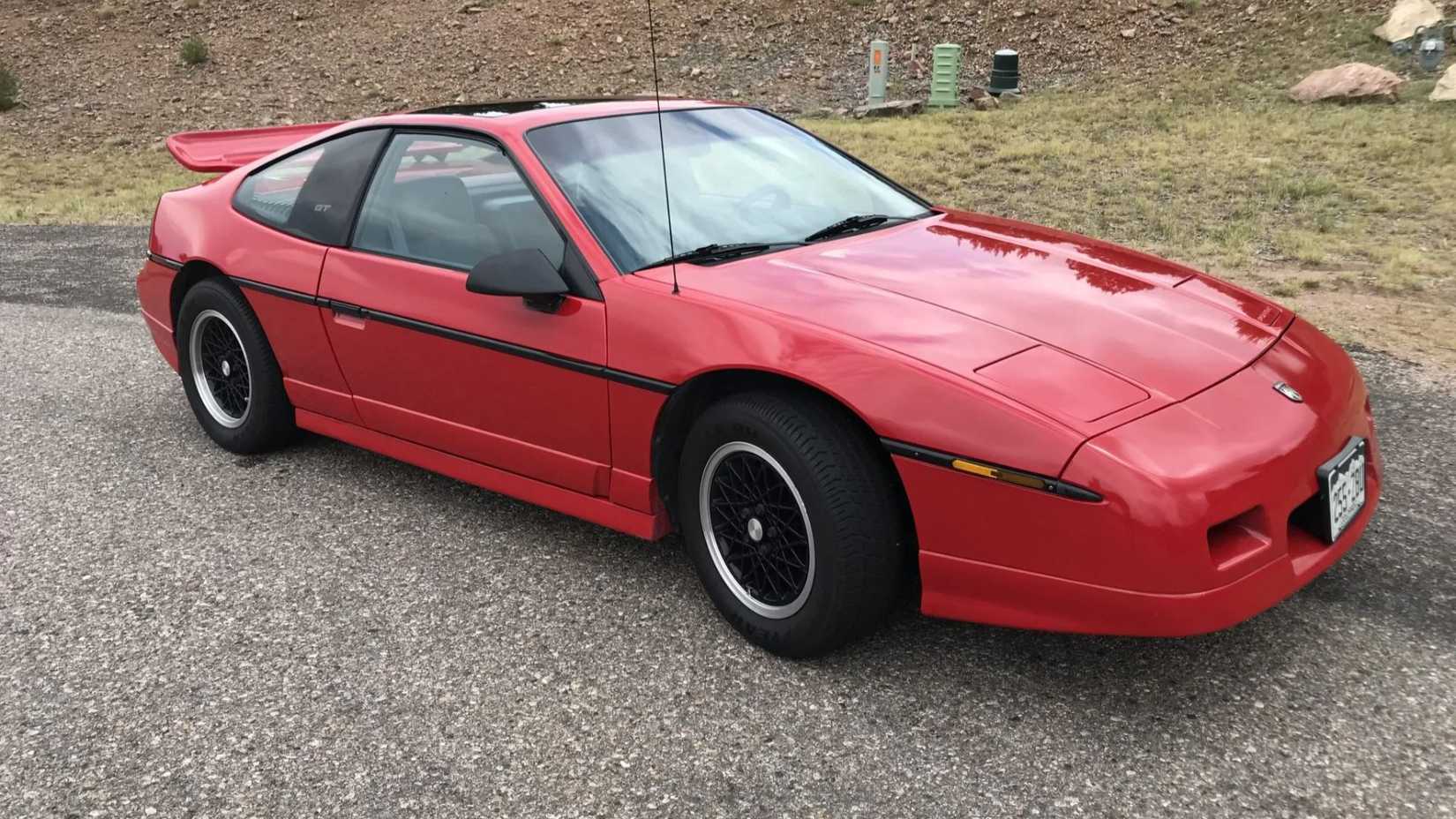 The Pontiac Fiero Was America's Mid-Engine Sports Car Before The C8 ...