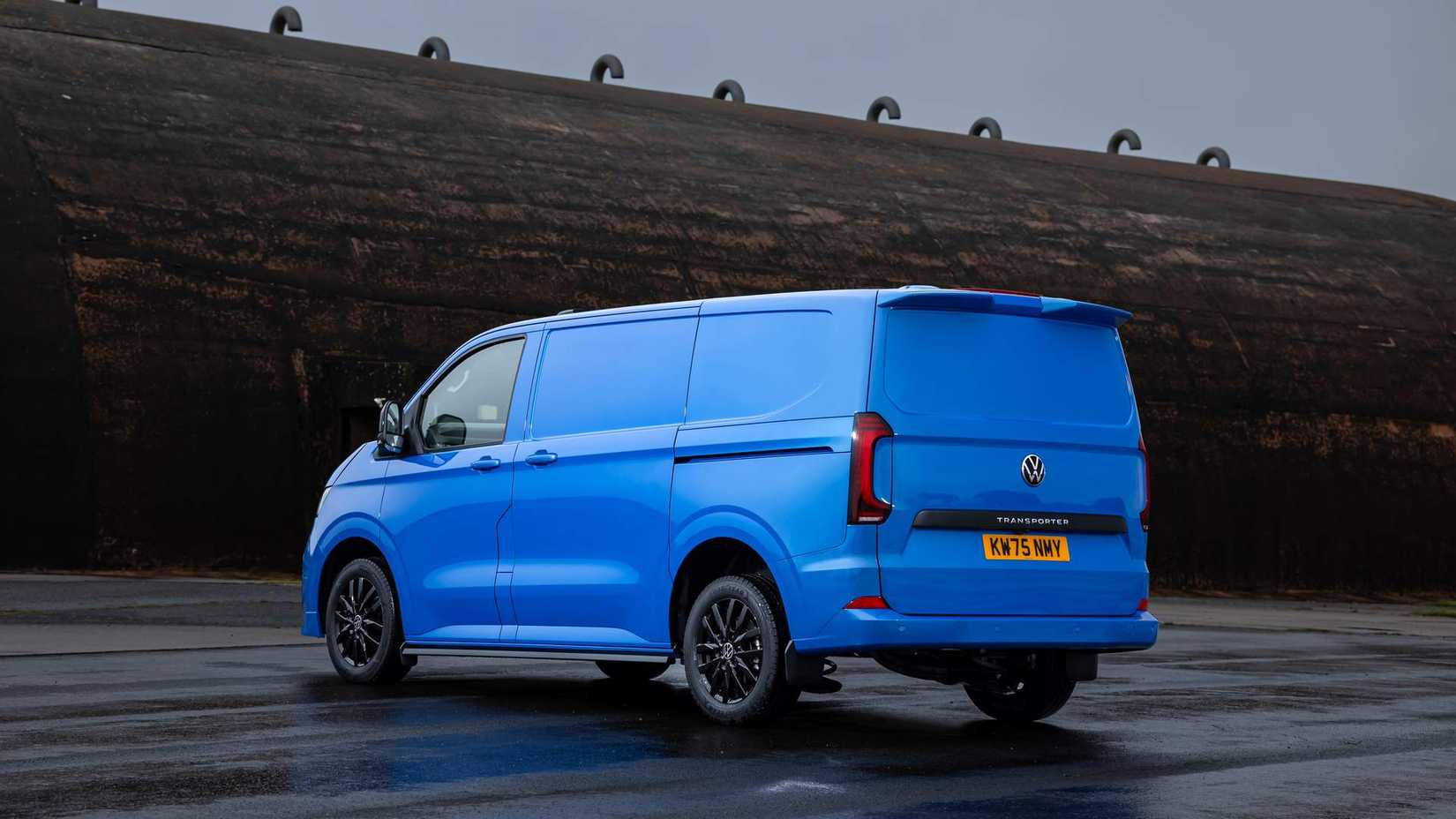 Volkswagen Transporter Pro S Is A Hot-Looking Van