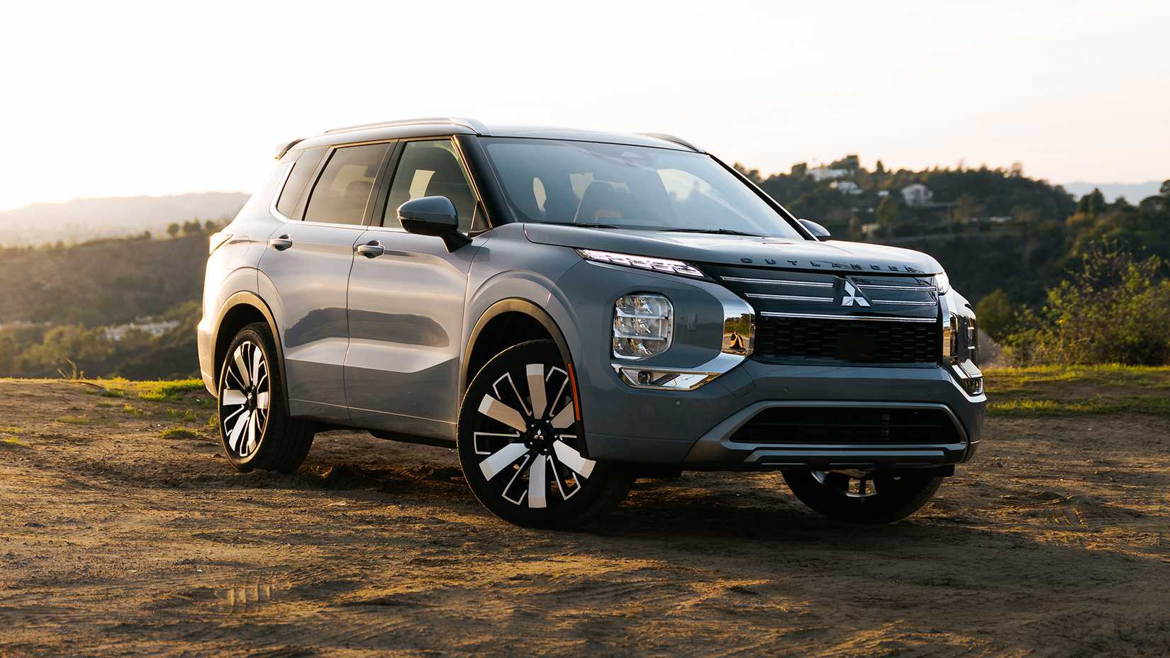 2026 Mitsubishi Outlander Gets New Mild-Hybrid Engine, $31,740 Starting ...