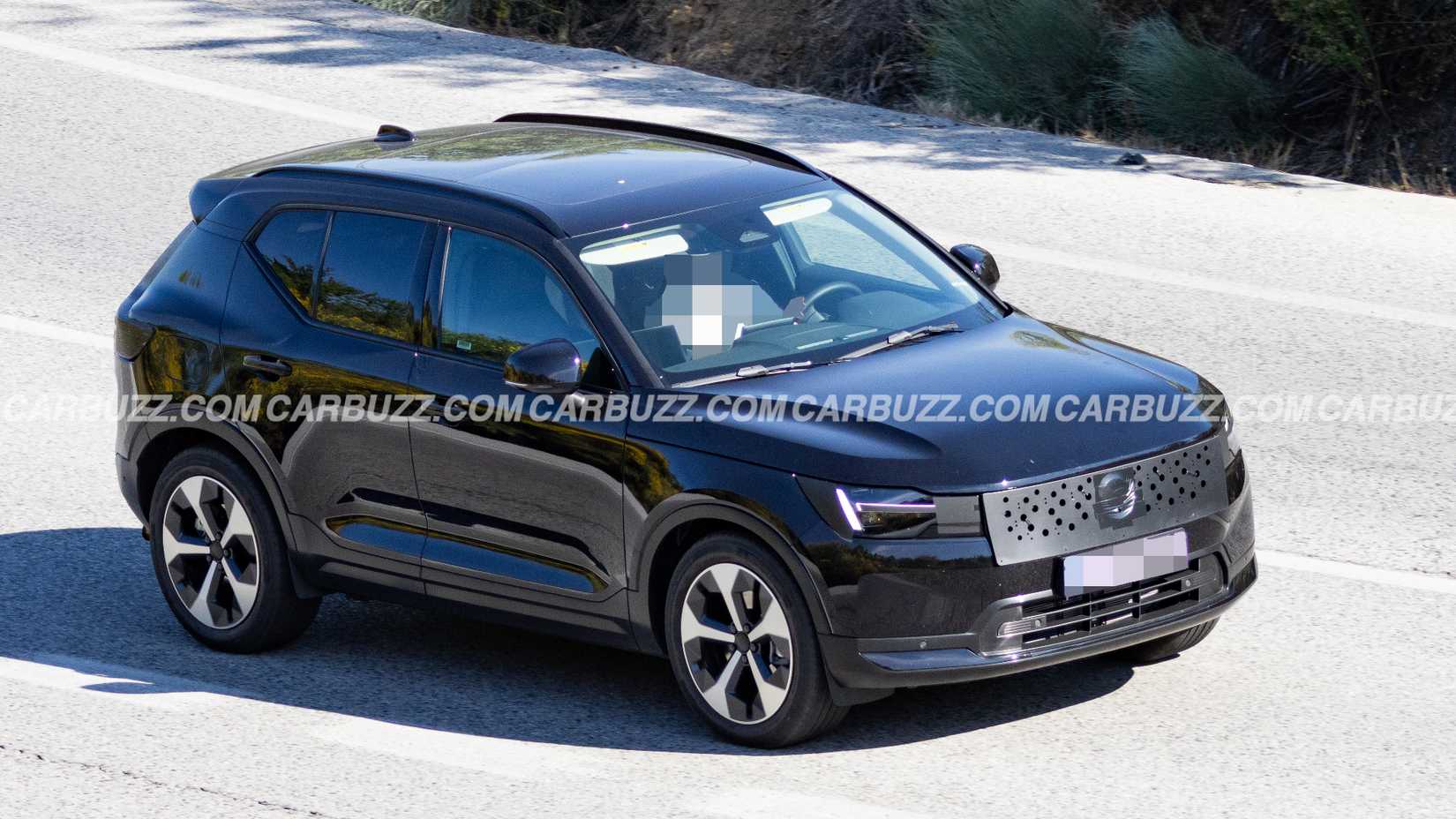 Volvo's Smallest Gas SUV Isn't Giving Up Its Engine Just Yet