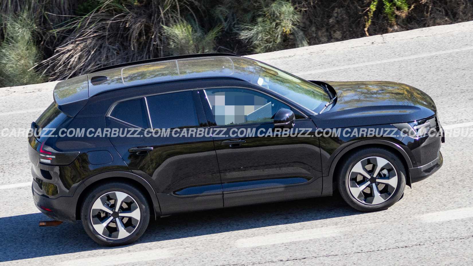 Volvo's Smallest Gas SUV Isn't Giving Up Its Engine Just Yet