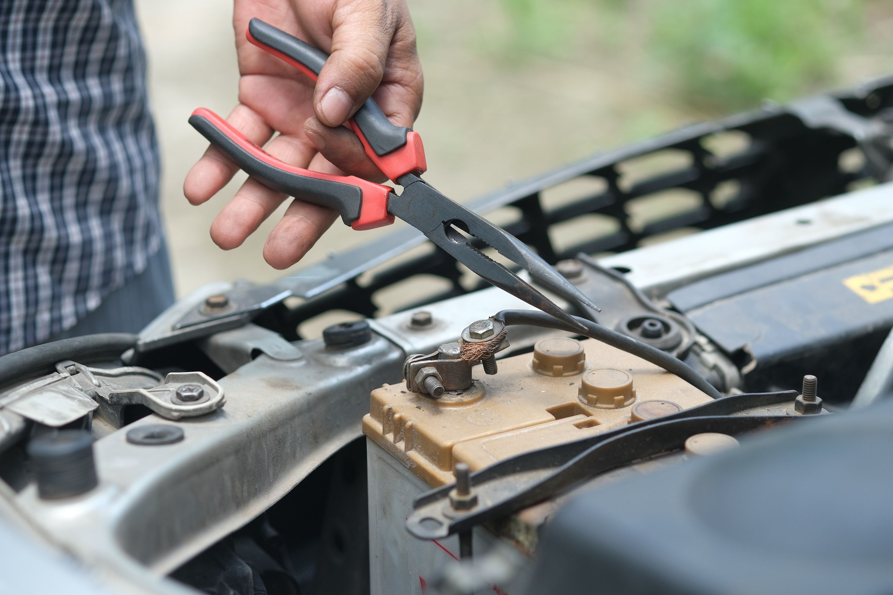 How To Safely Disconnect A Car Battery