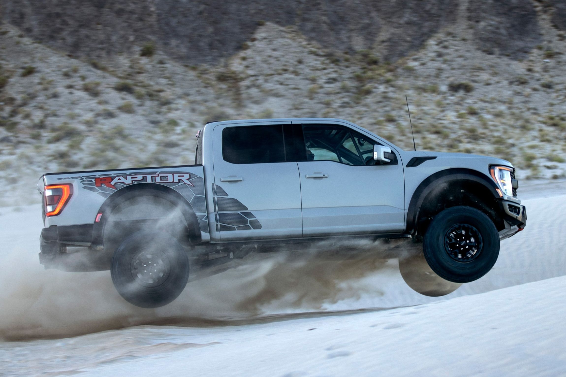 Ford F-150 Raptor R Debuts With 700-HP Supercharged V8