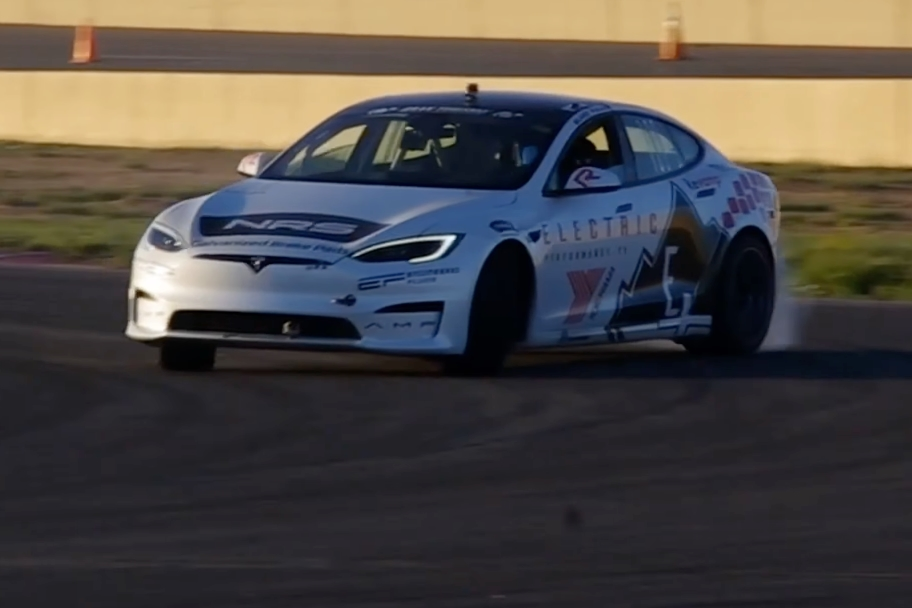 Watch A Tesla Model S Plaid Obliterate The EV Lap Record At Sebring ...