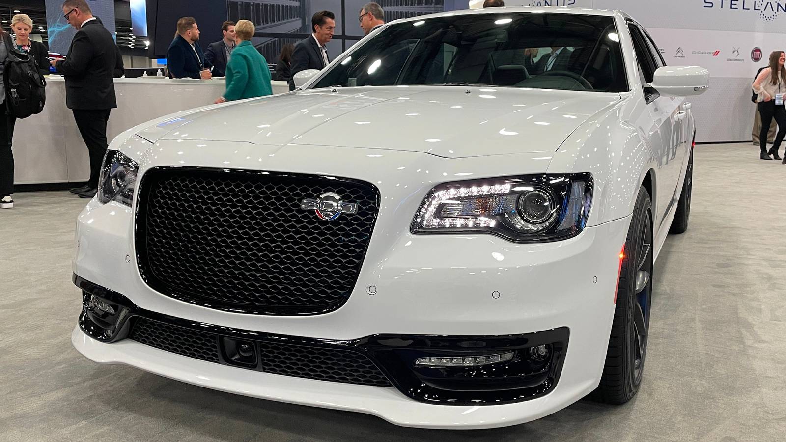 Chrysler 300C Is A Limited Edition Farewell With 485-HP 6.4-Liter V8