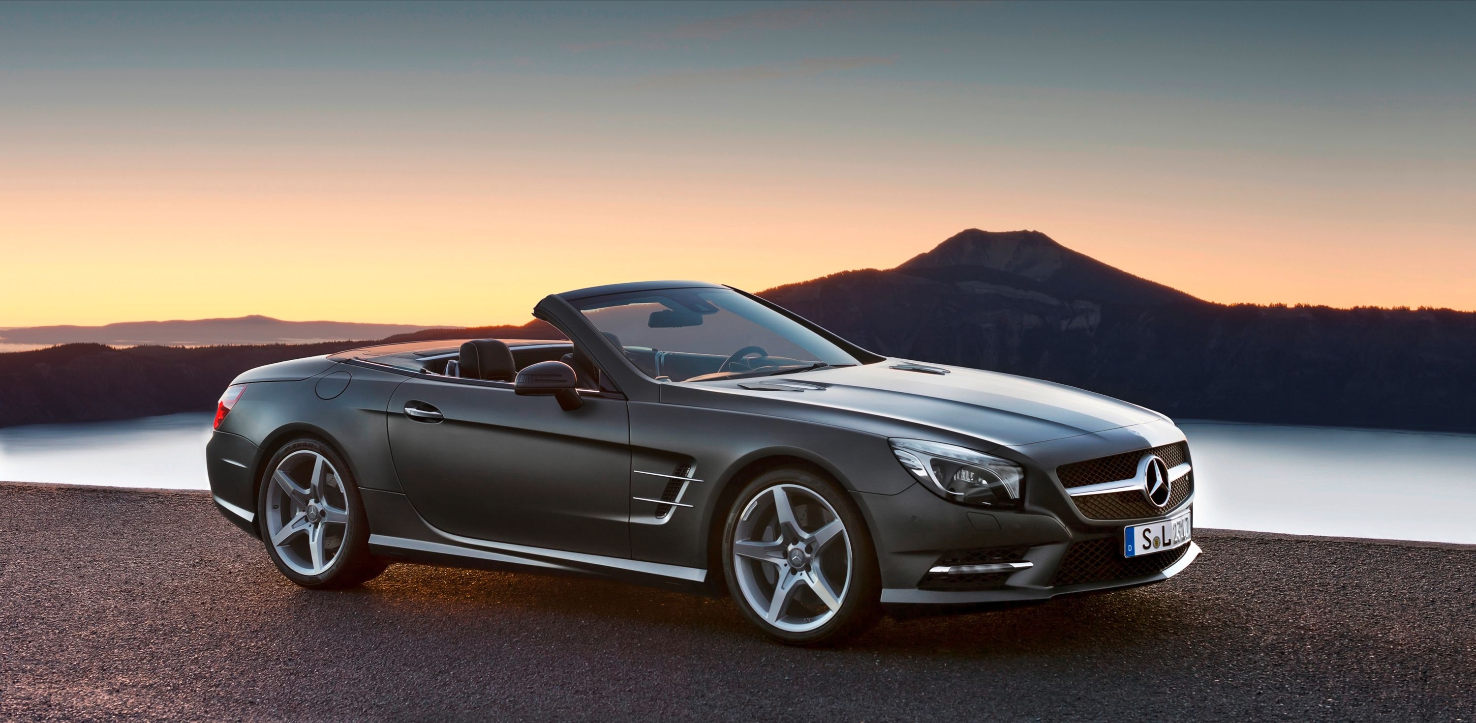 The R231 Mercedes-Benz SL Is An Ugly But Awesome Bargain
