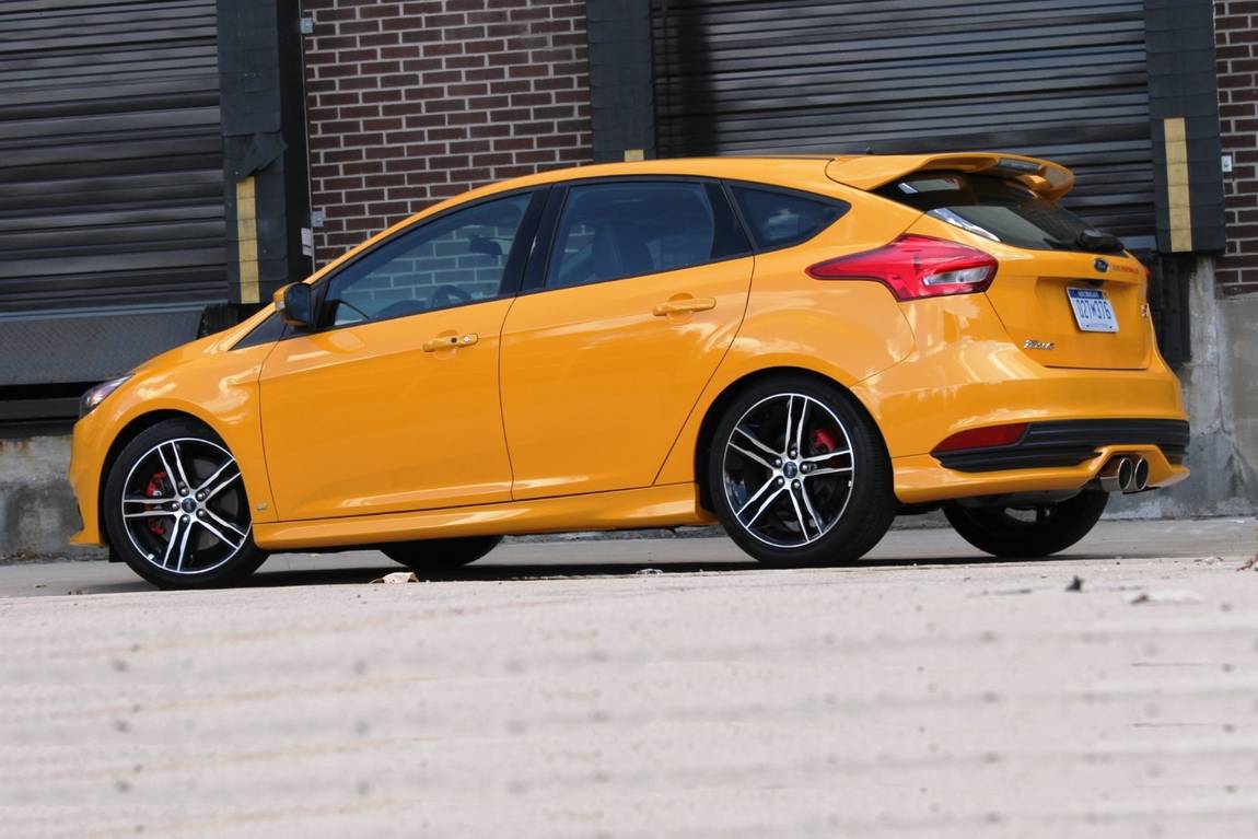 2016 Ford Focus ST Pricing, Photos & Specs