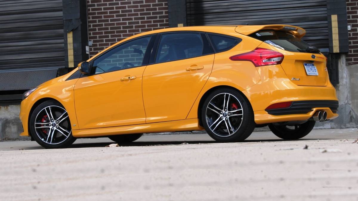 2018 Ford Focus ST Specs & Trims