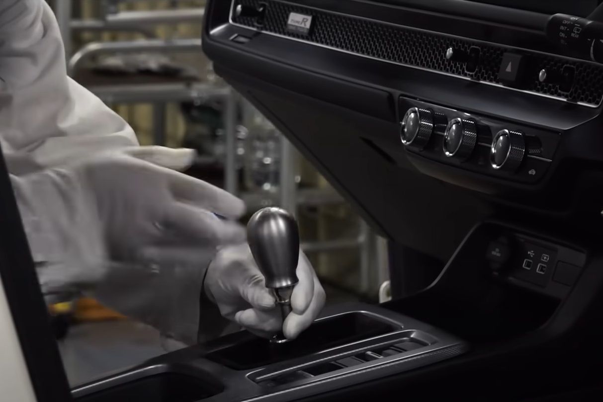 Watch The Fascinating Build Process Of The FL5 Honda Civic Type R In Japan