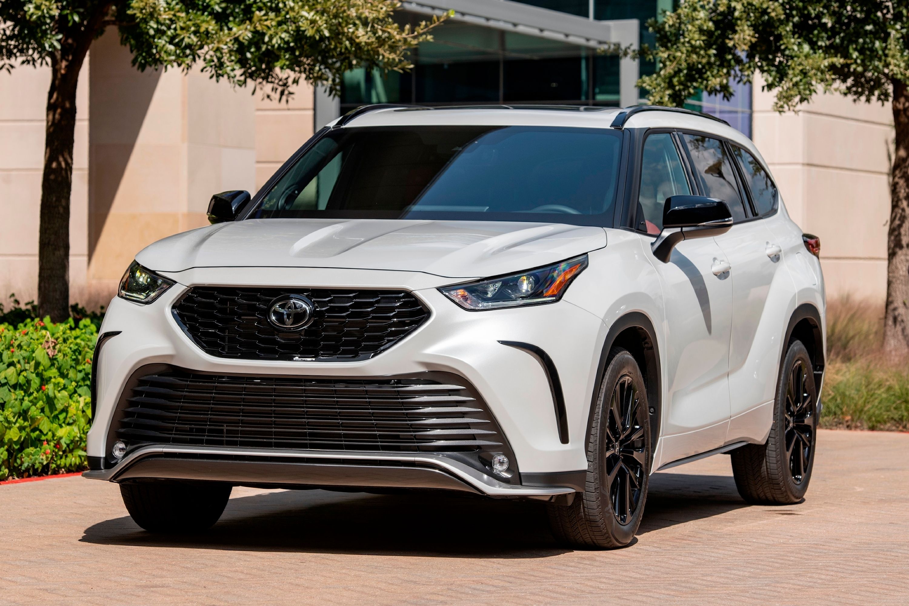 2025 Toyota Highlander - Overview | CarBuzz