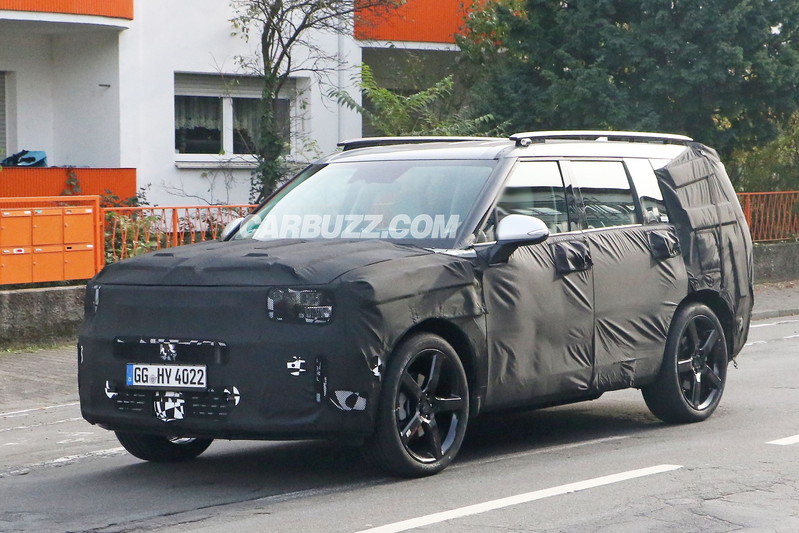 New Hyundai Santa Fe Embraces Its Inner Mercedes-Benz
