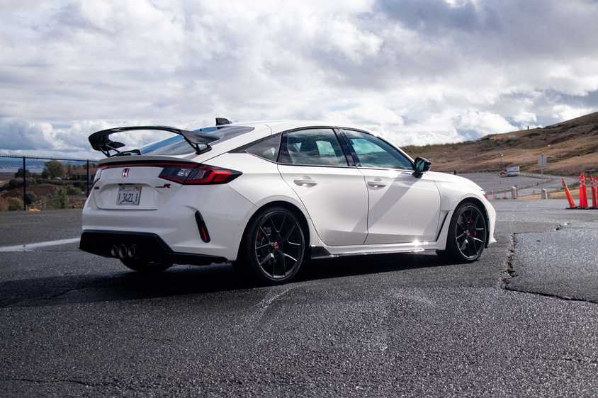 Honda Civic Type R: 0-60 MPH Time And Other Key Performance Metrics