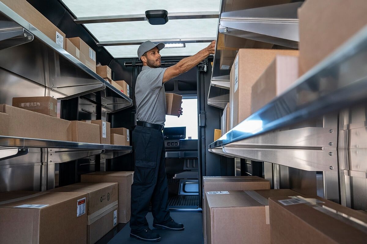 2024 BrightDrop Zevo 400 - Review | CarBuzz