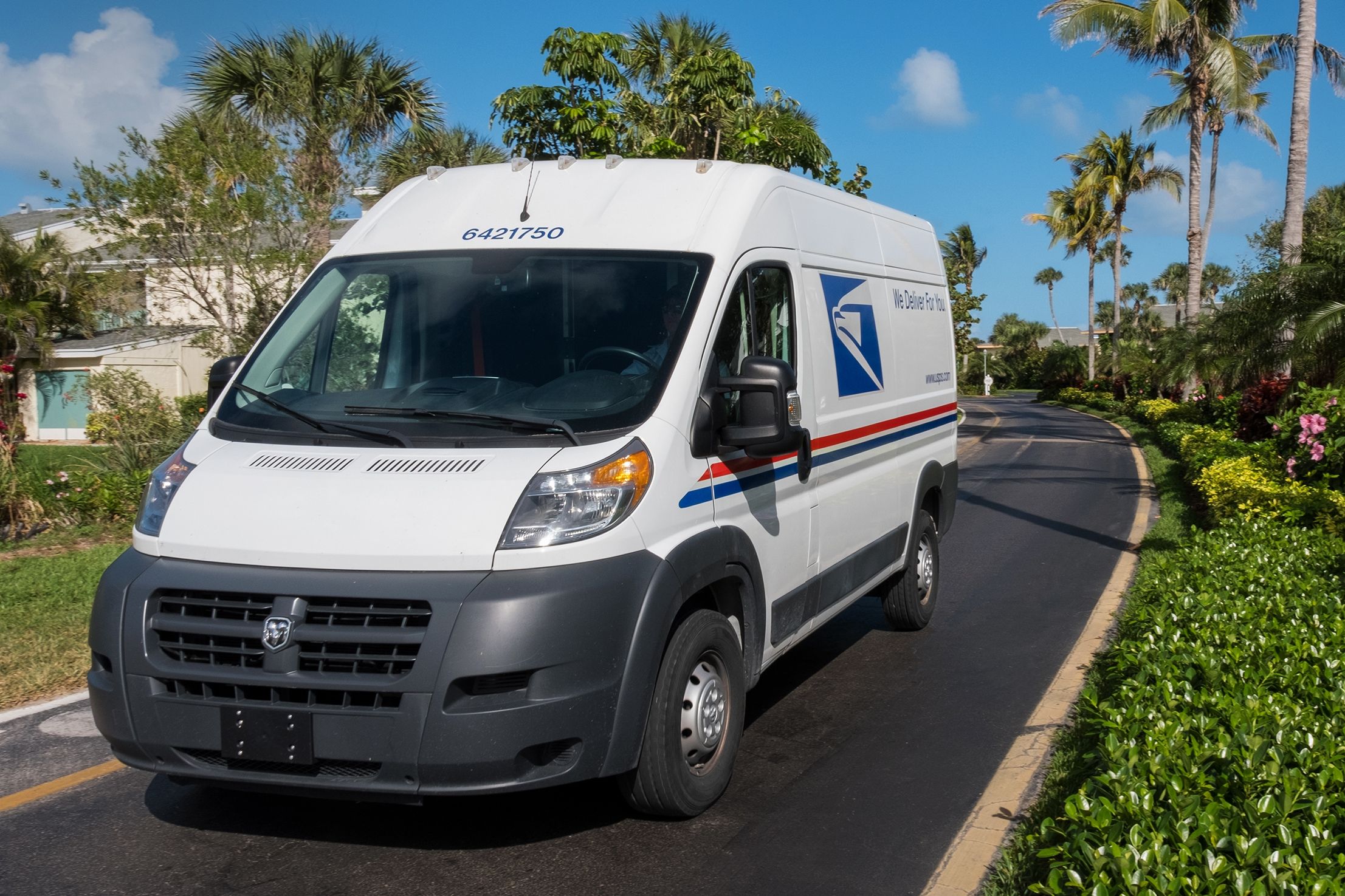 USPS Wants To Have Over 66,000 Electric Vehicles Delivering Your Mail ...