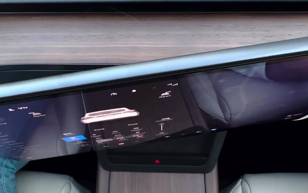Here's Our First Look At Tesla's Rotating Infotainment Screen