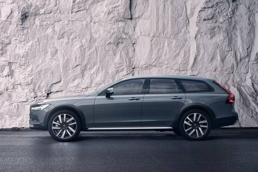 2025 Volvo V90 Cross Country Pricing, Photos & Specs