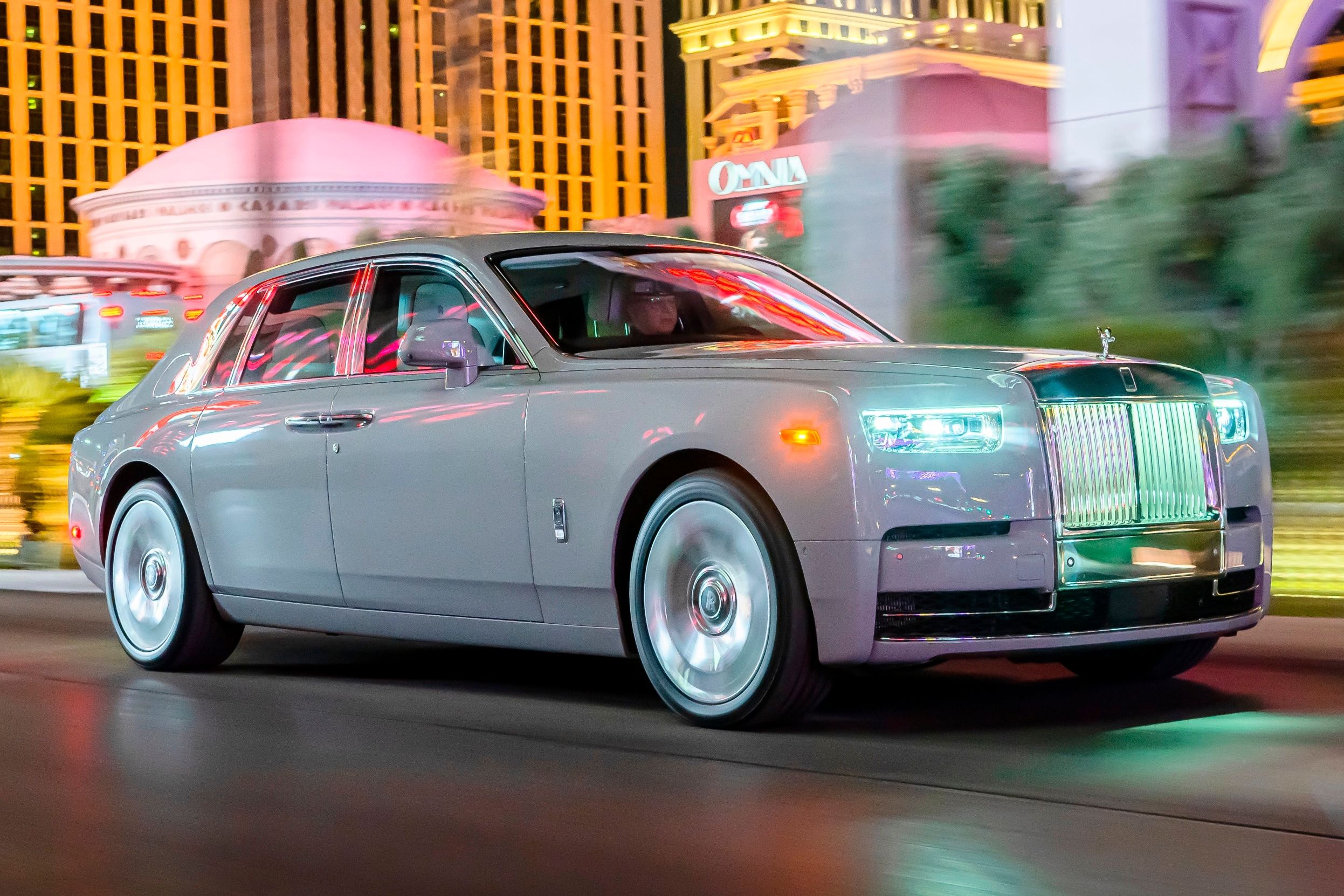Rolls-Royce Breaks Sales Record With The Average Customer Spending ...