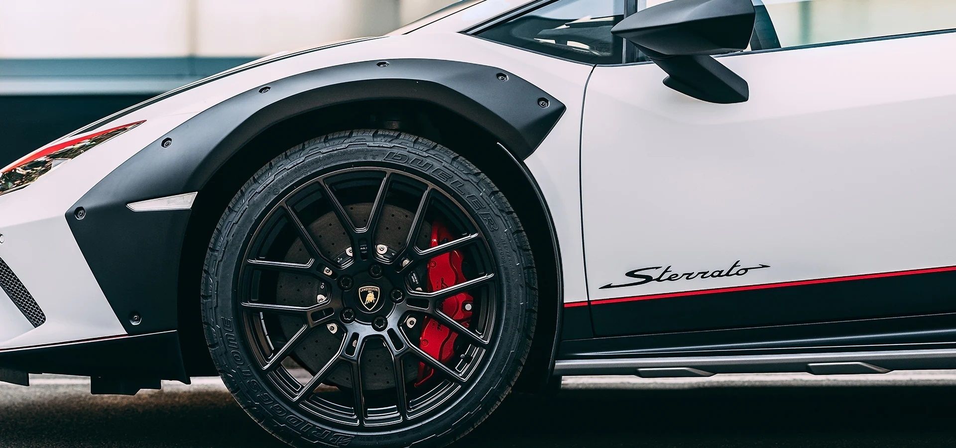 Bridgestone And Lamborghini Develop First All-Terrain Run-Flat Supercar ...