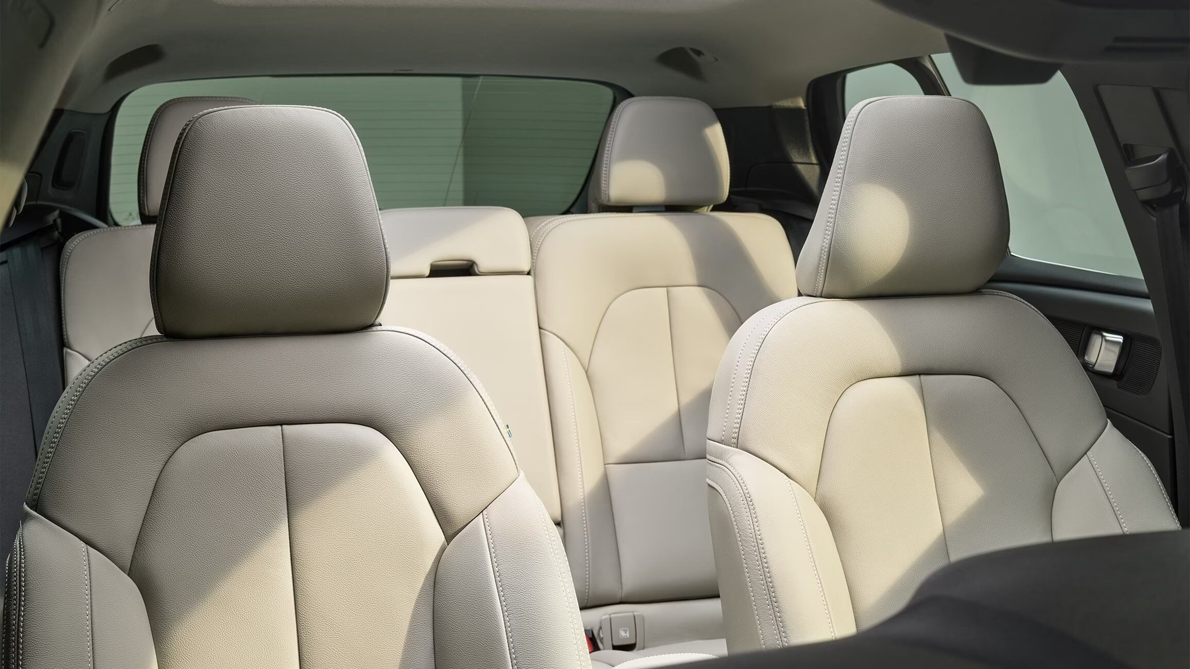 2025 Volvo XC40 - Overview | CarBuzz