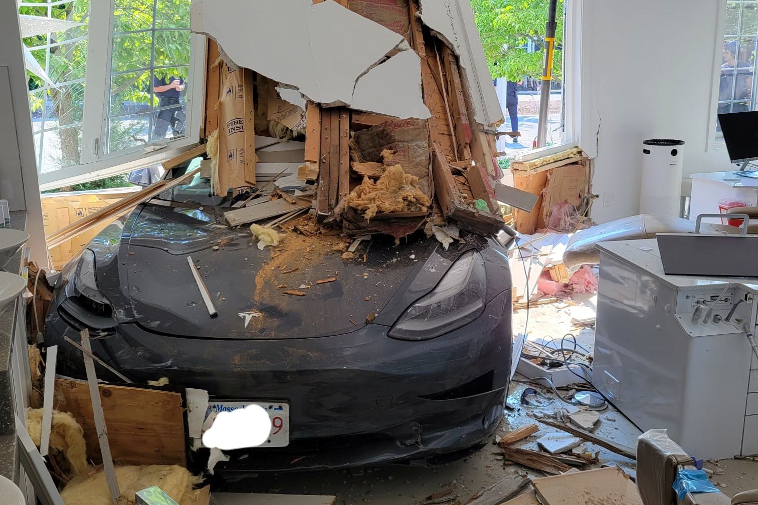 EVs Are Turning Out To Be Throwaway Appliances After Minor Accident Damage