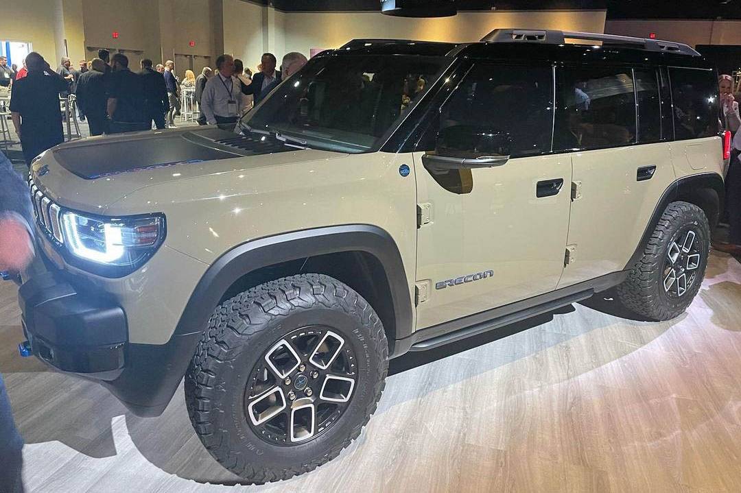 Jeep Reveals 2024 Recon Moab 4xe And Wagoneer S BEV To Dealers