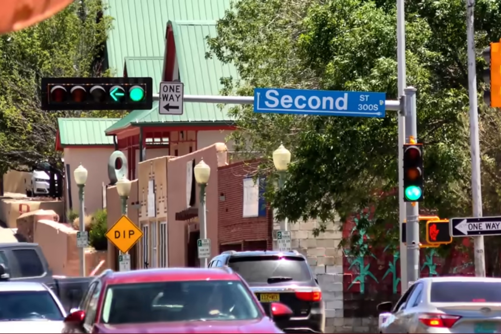 This Is Why Some States Have Horizontal Stoplights