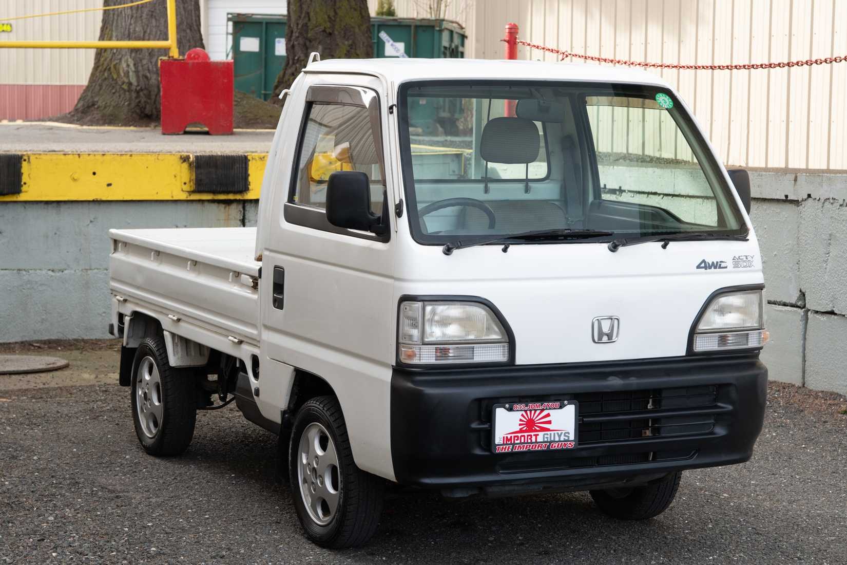 How Americans Are Importing Tiny Japanese Pickup Trucks