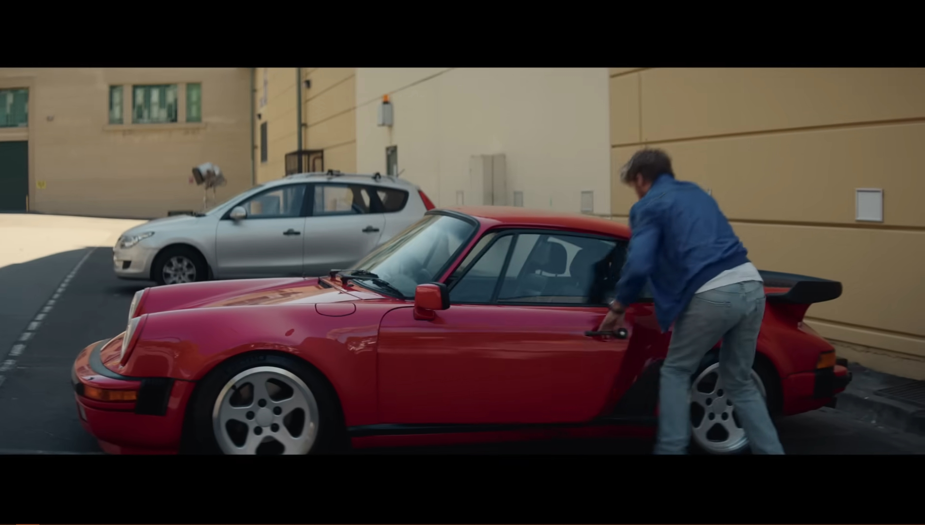Watch Ryan Gosling Steal A Porsche 911 Turbo To Keep His Watch