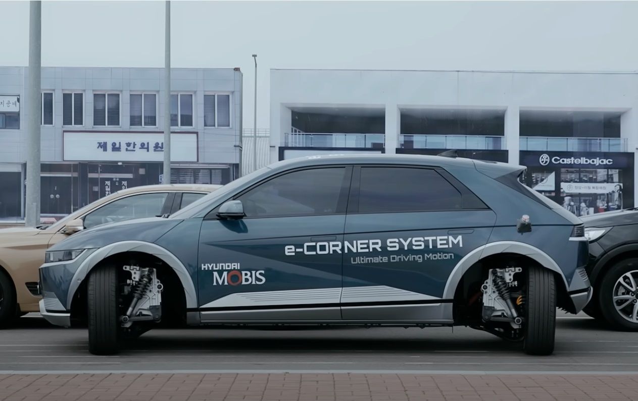 Hyundai Ioniq 5's Crab Walk Feature Will Turn Everyone Into A Parking ...