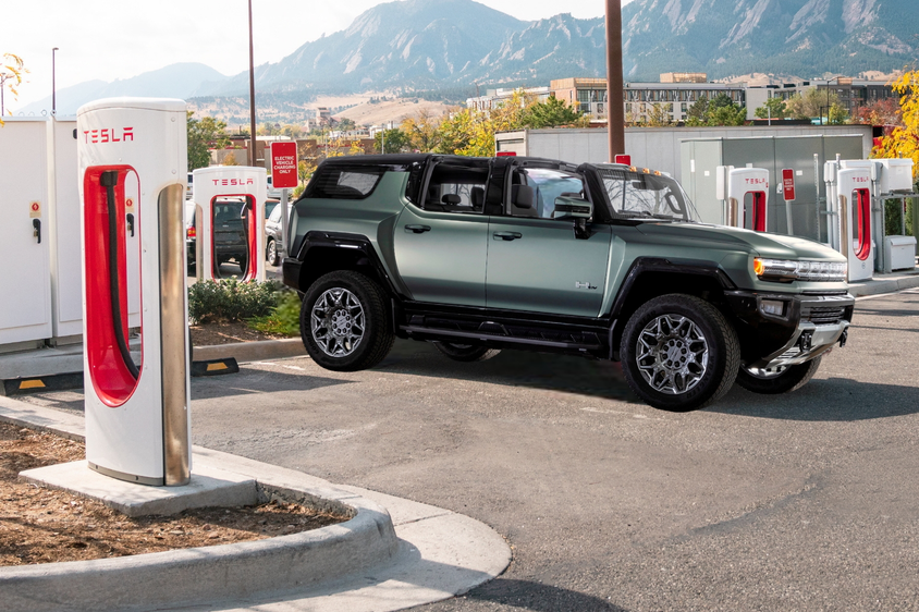 2025 GMC HUMMER EV SUV Pricing, Photos & Specs