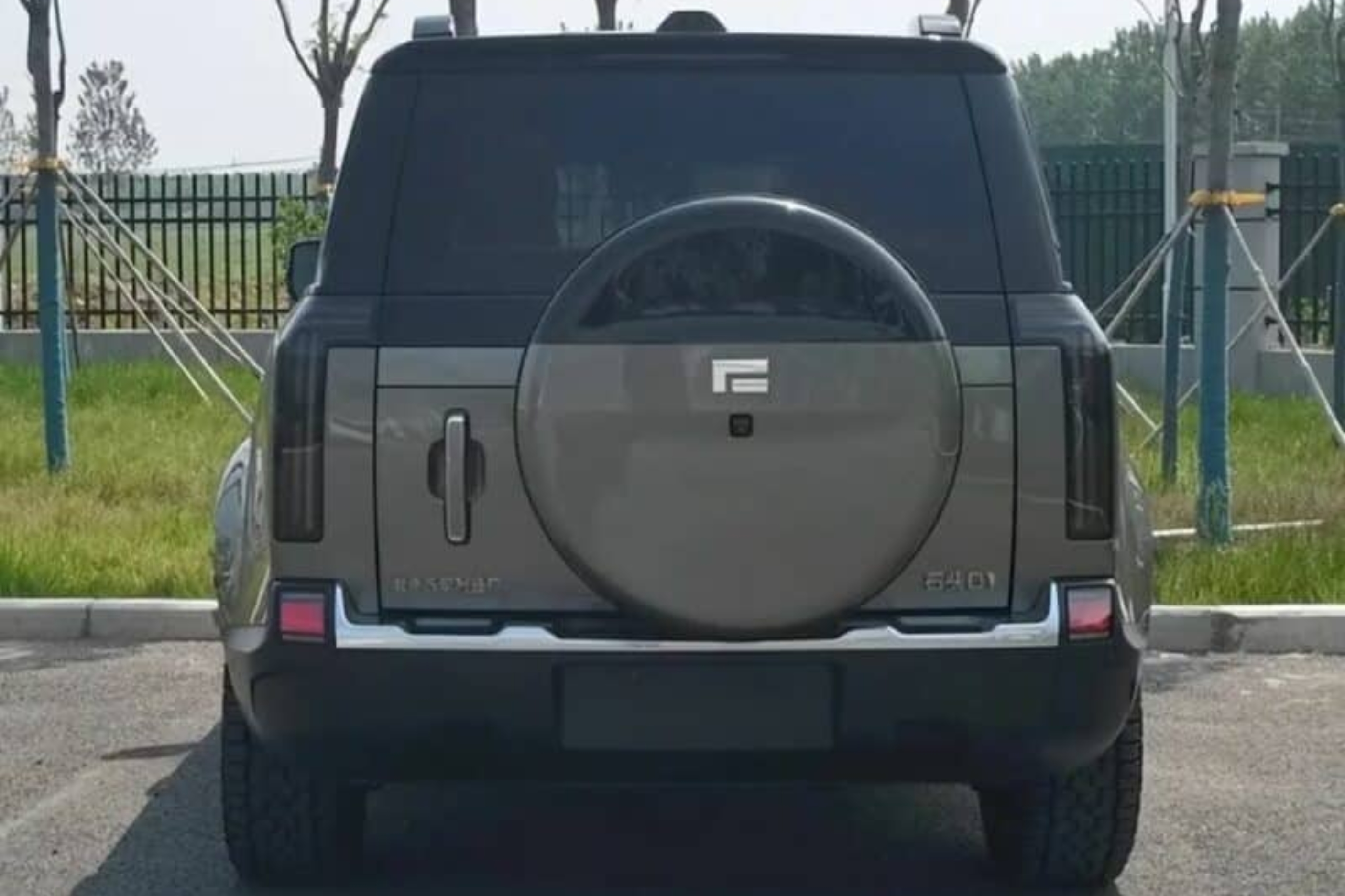 Another Land Rover Defender Copycat Emerges From China