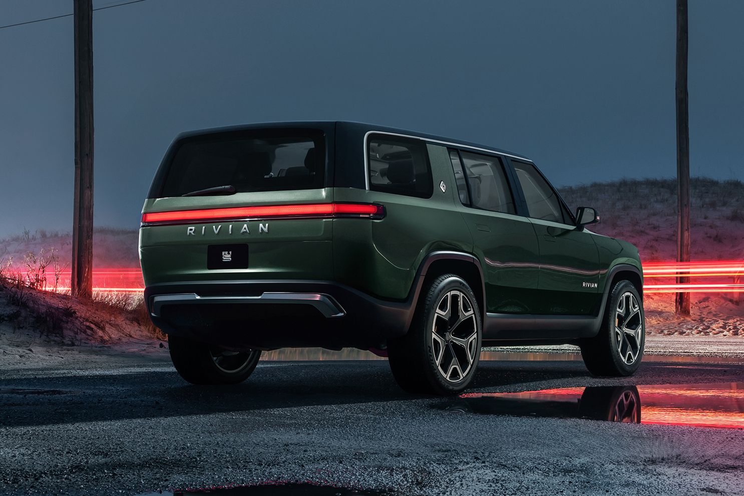 Rivian R1S Electric SUV Pre-Orders Outpace Pickup Truck