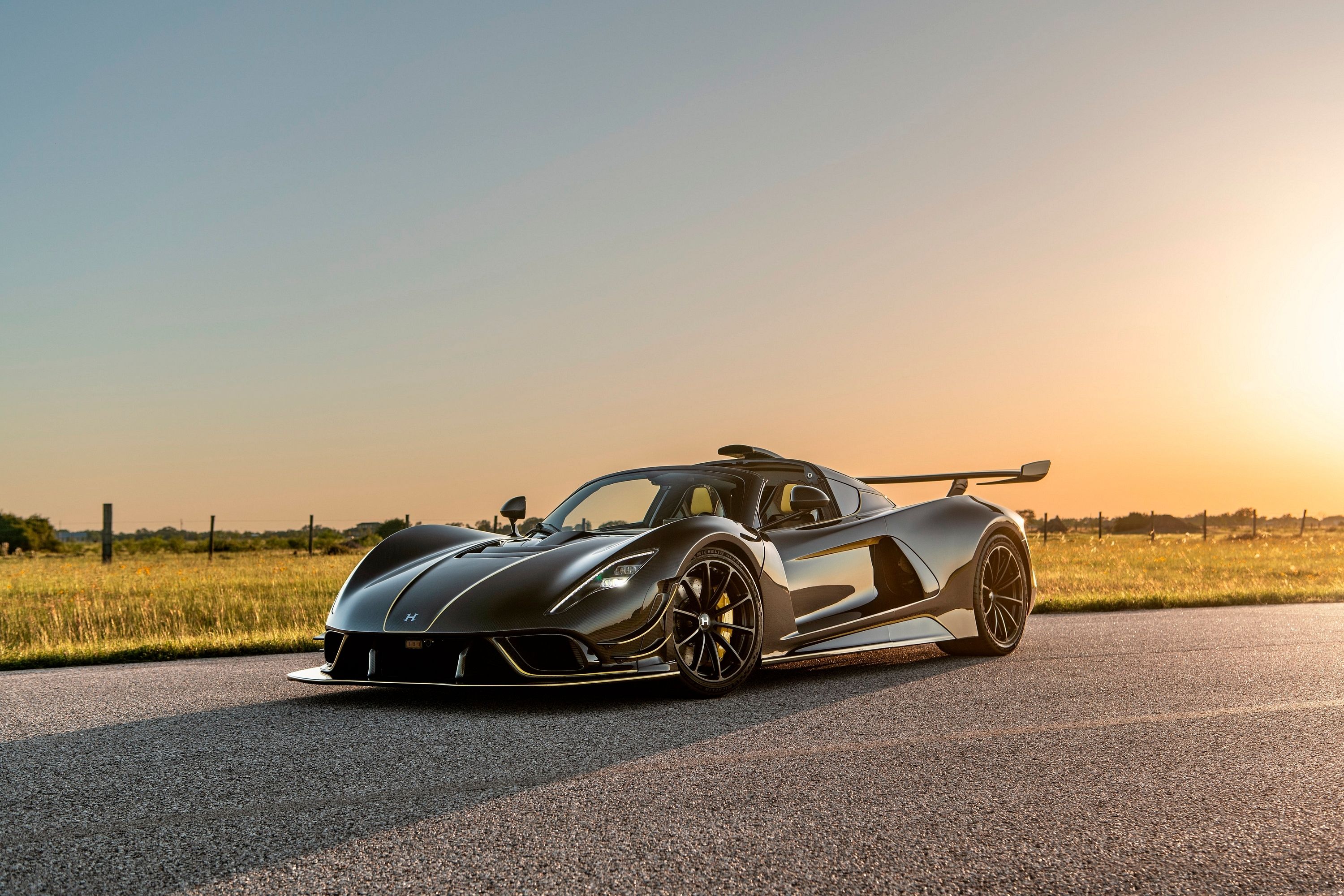Hennessey Venom F5 Revolution Roadster Revealed In Bare Carbon