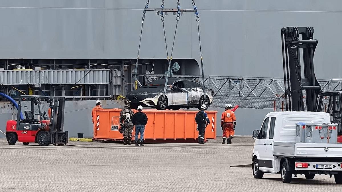 Burned Mercedes EQE From Burned-Out Ship Drowned In Water To Prevent ...