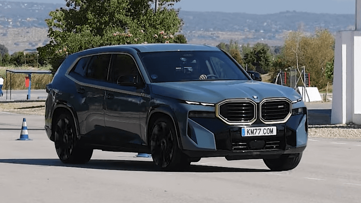 Heavyweight BMW XM Unsurprisingly Struggles Through Moose Test