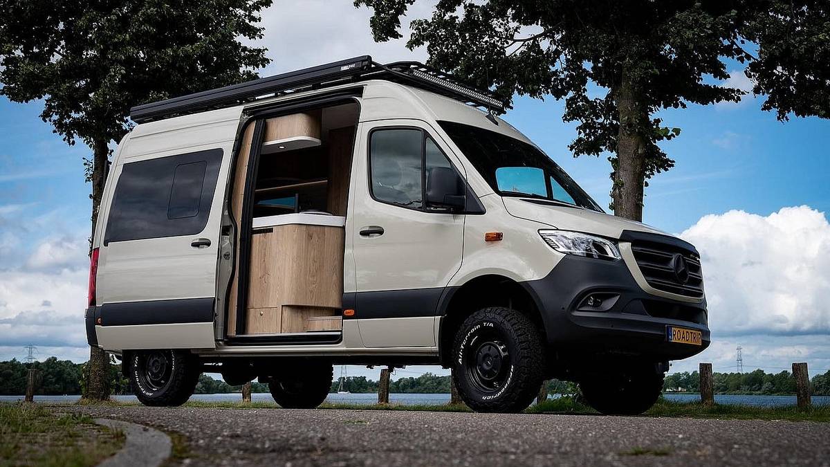 Mercedes-Benz Sprinter Converted To High-End Hotel On Wheels
