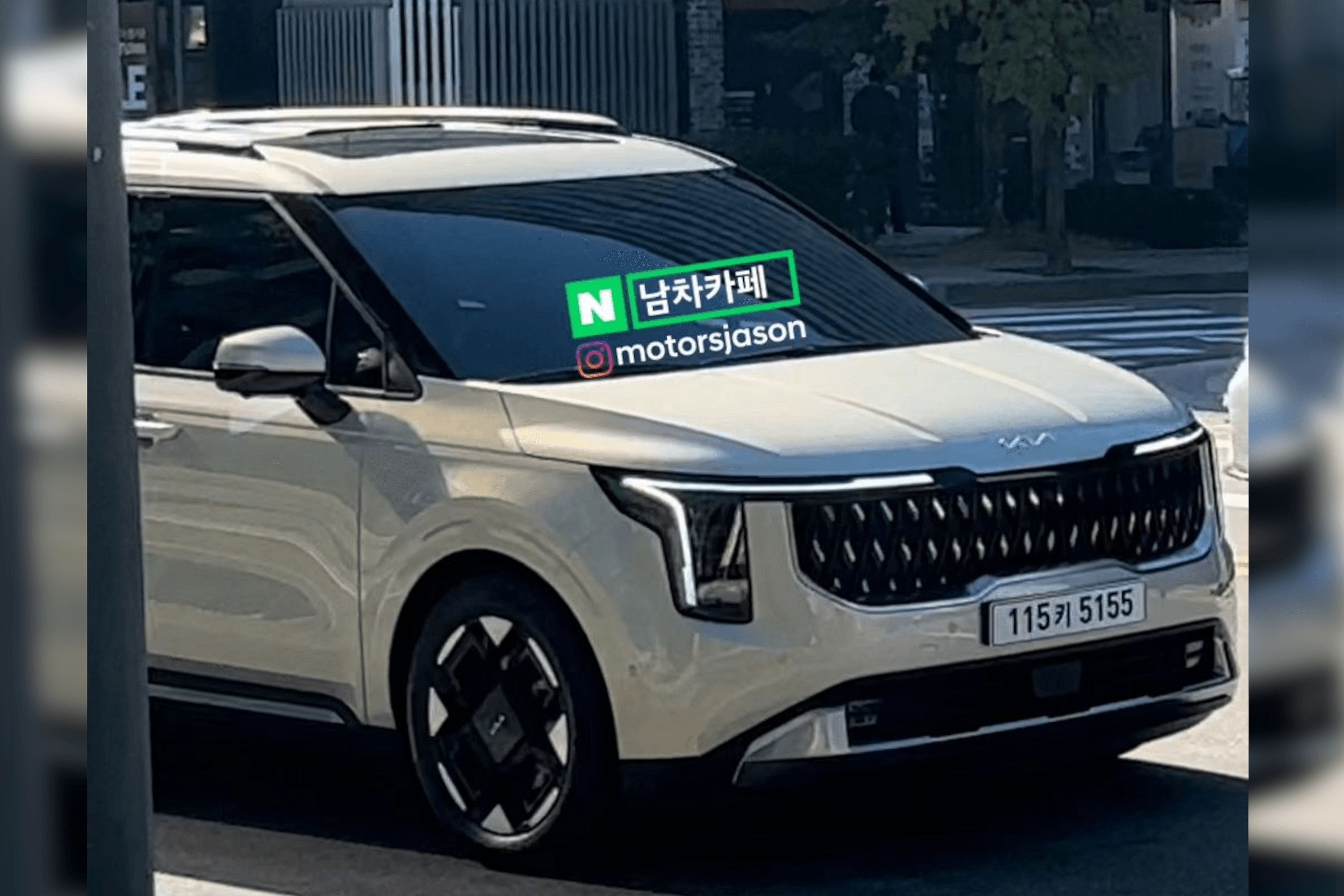 Facelifted Kia Carnival Leaked While Shooting Commercial