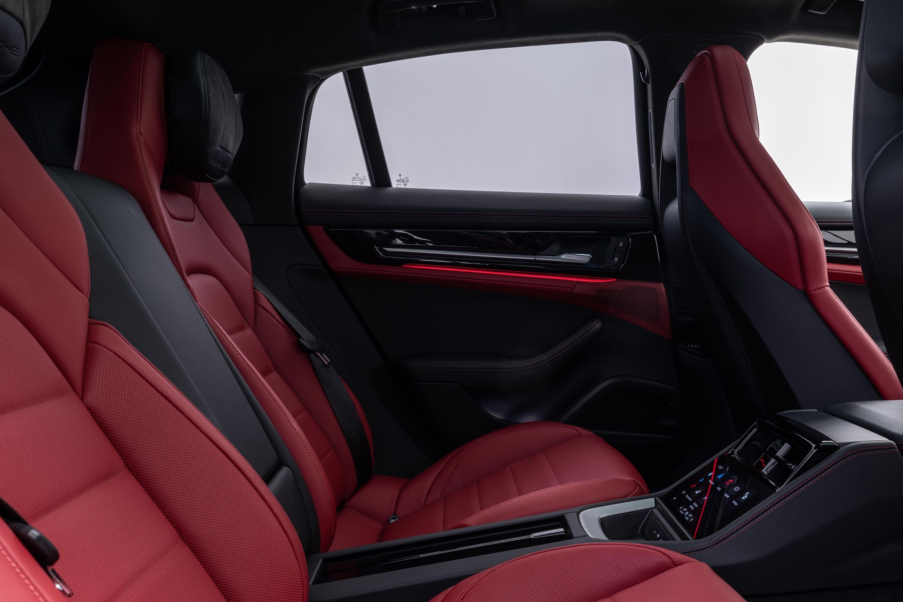 Get Your First Look At The New Porsche Panamera's Interior