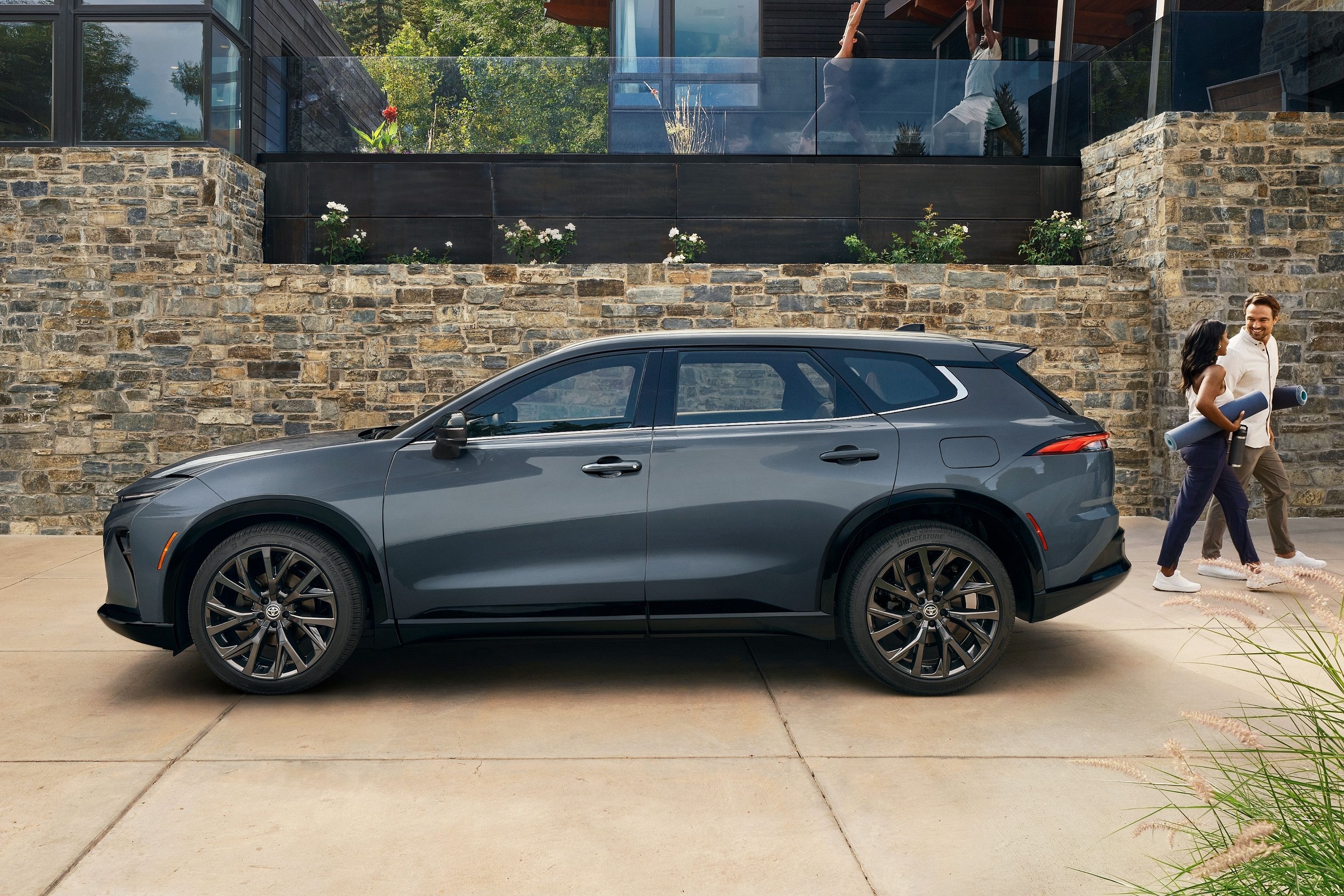 Comparison: Honda Accord Touring Hybrid vs Toyota Crown XLE AWD