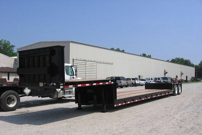What Is A Flatbed Truck? An In-Depth Guide To The Structure And ...