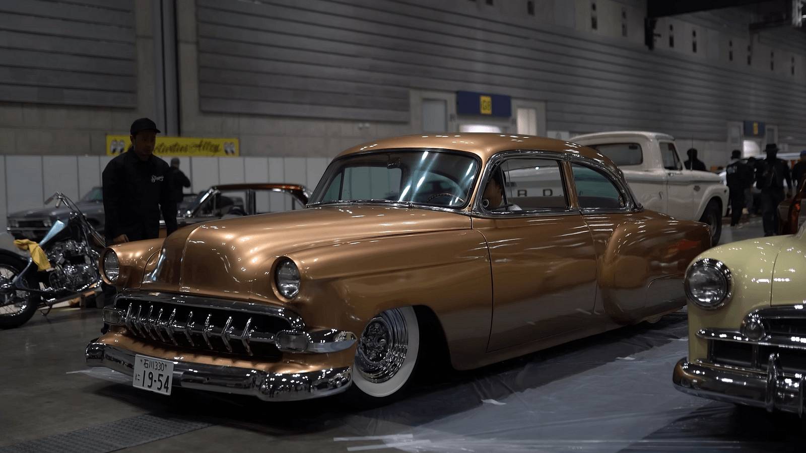 Massive Car Meet Shows Japan's Big Love For American-Style Hotrods