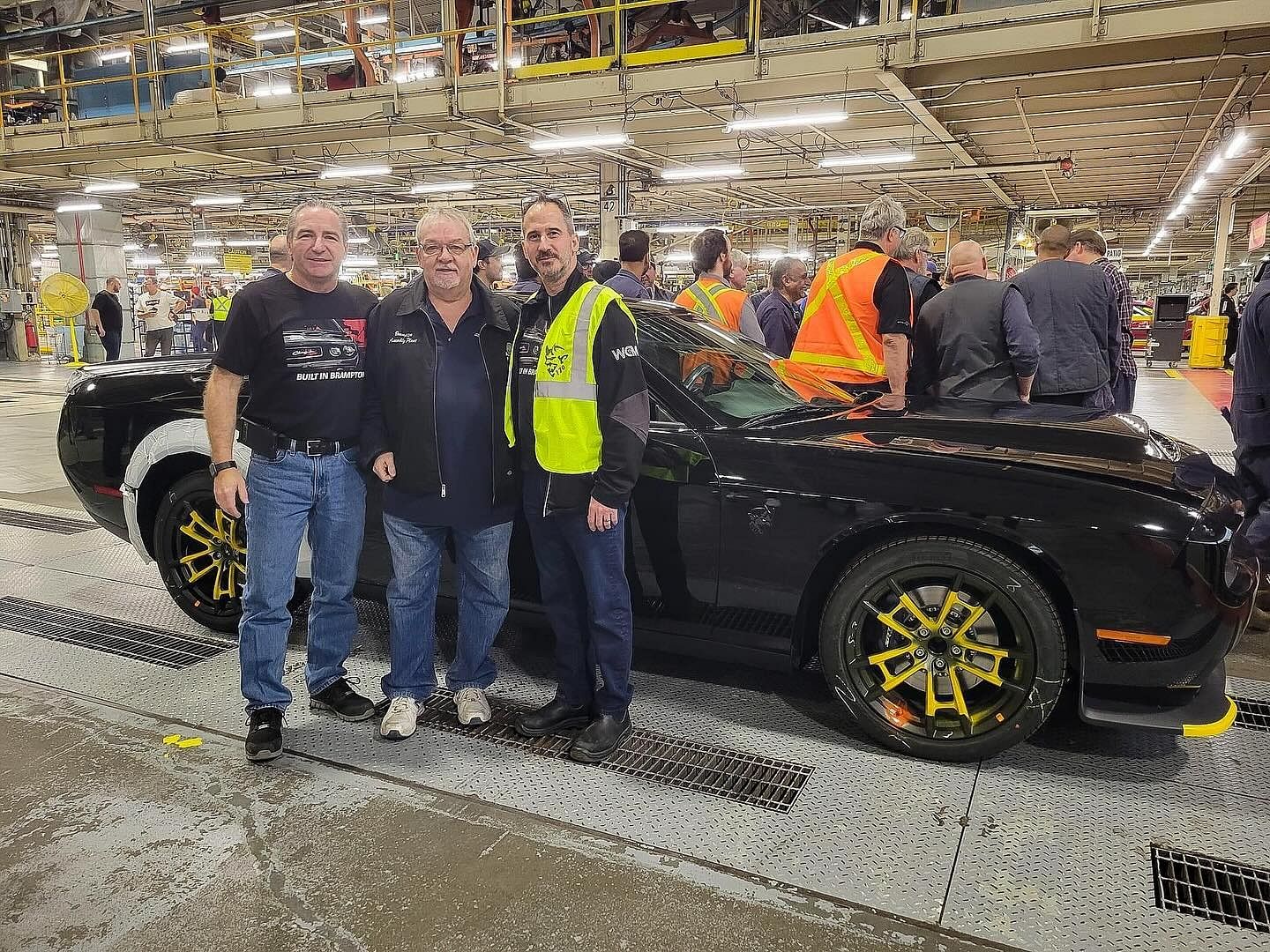 Dodge Assembly Line Chrysler Starts Production Of 2 Revamped Sedans