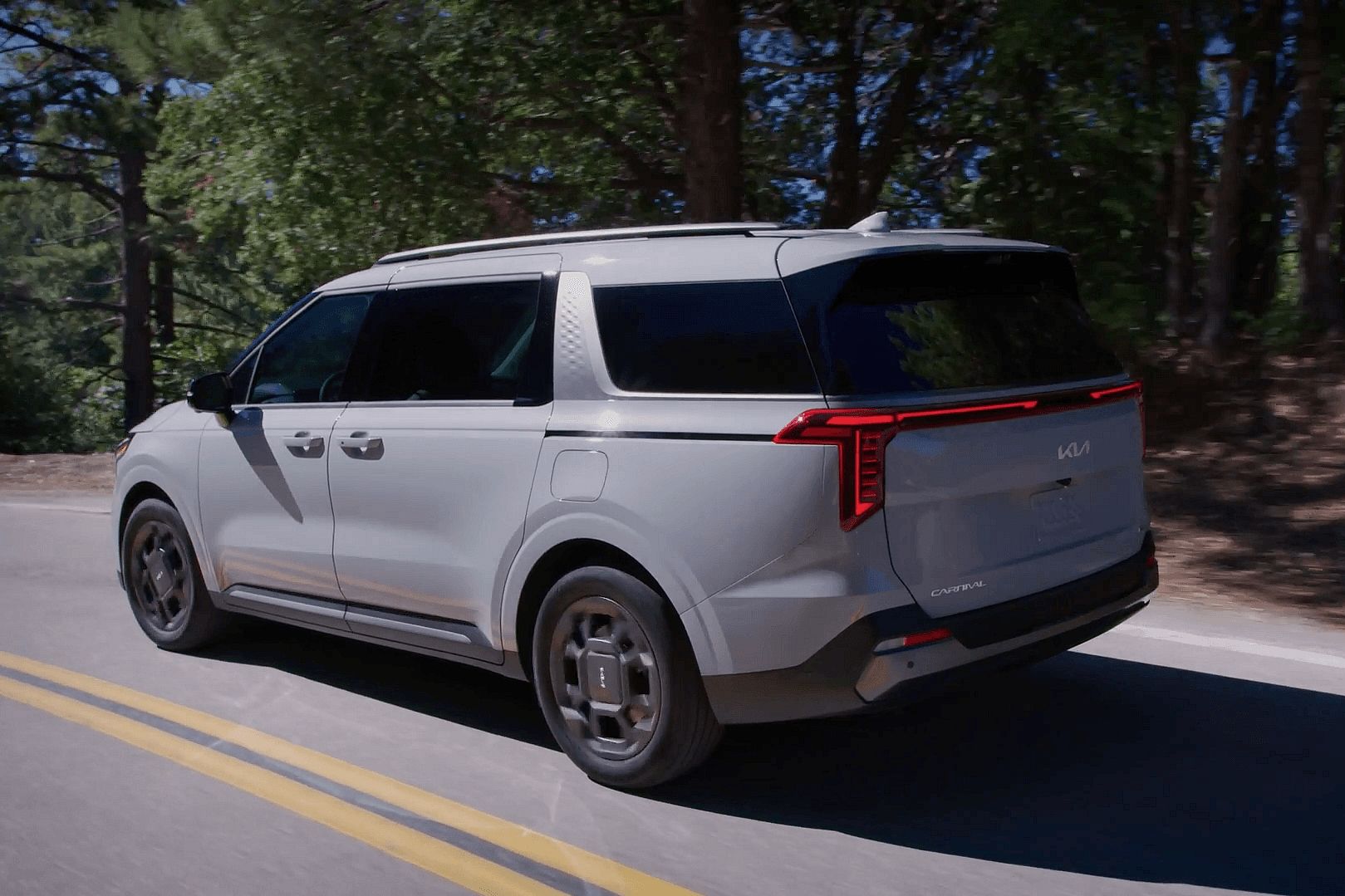 2025 Kia Carnival Images: Interior And Exterior Gallery