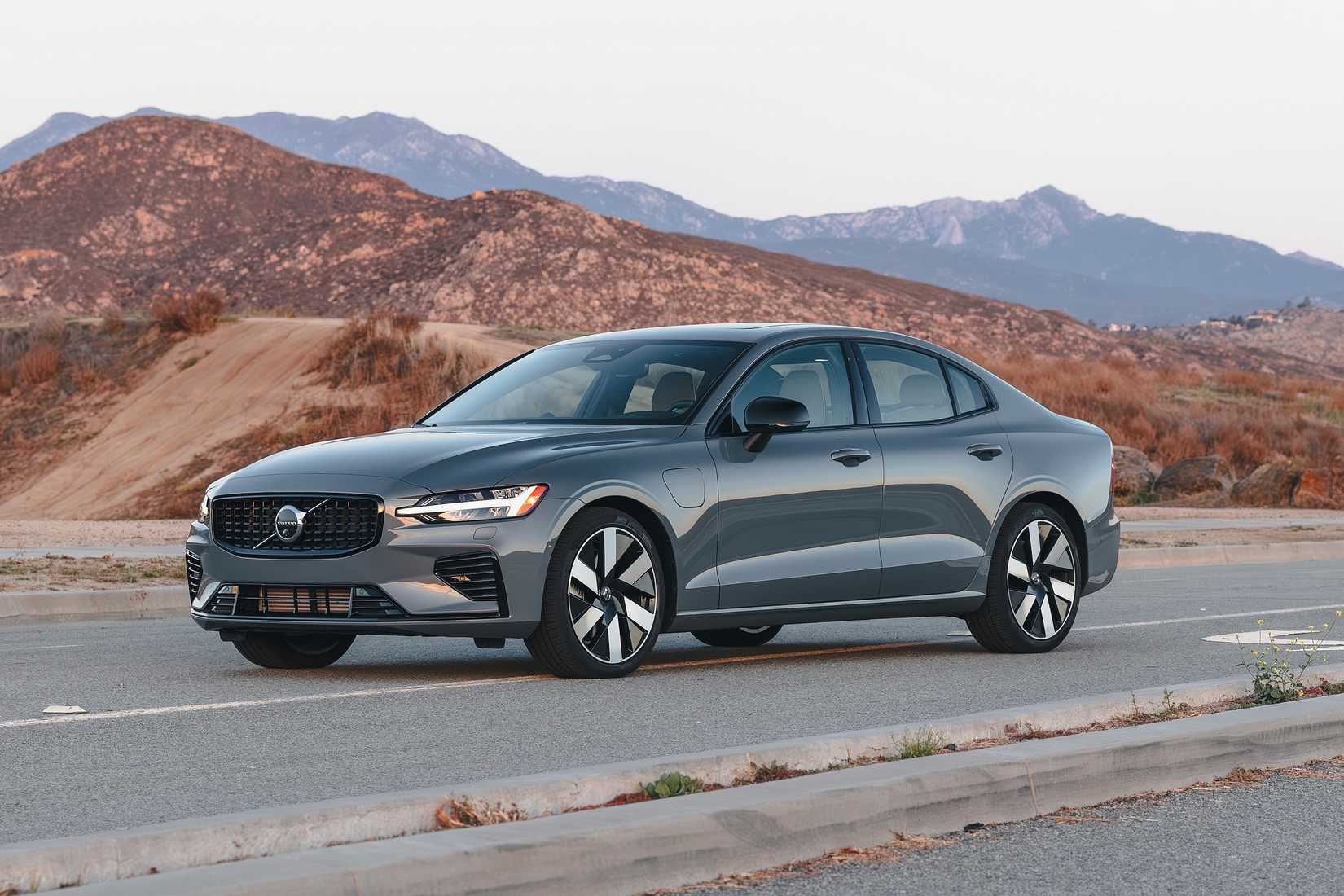 2025 Volvo S60 Pricing, Photos & Specs