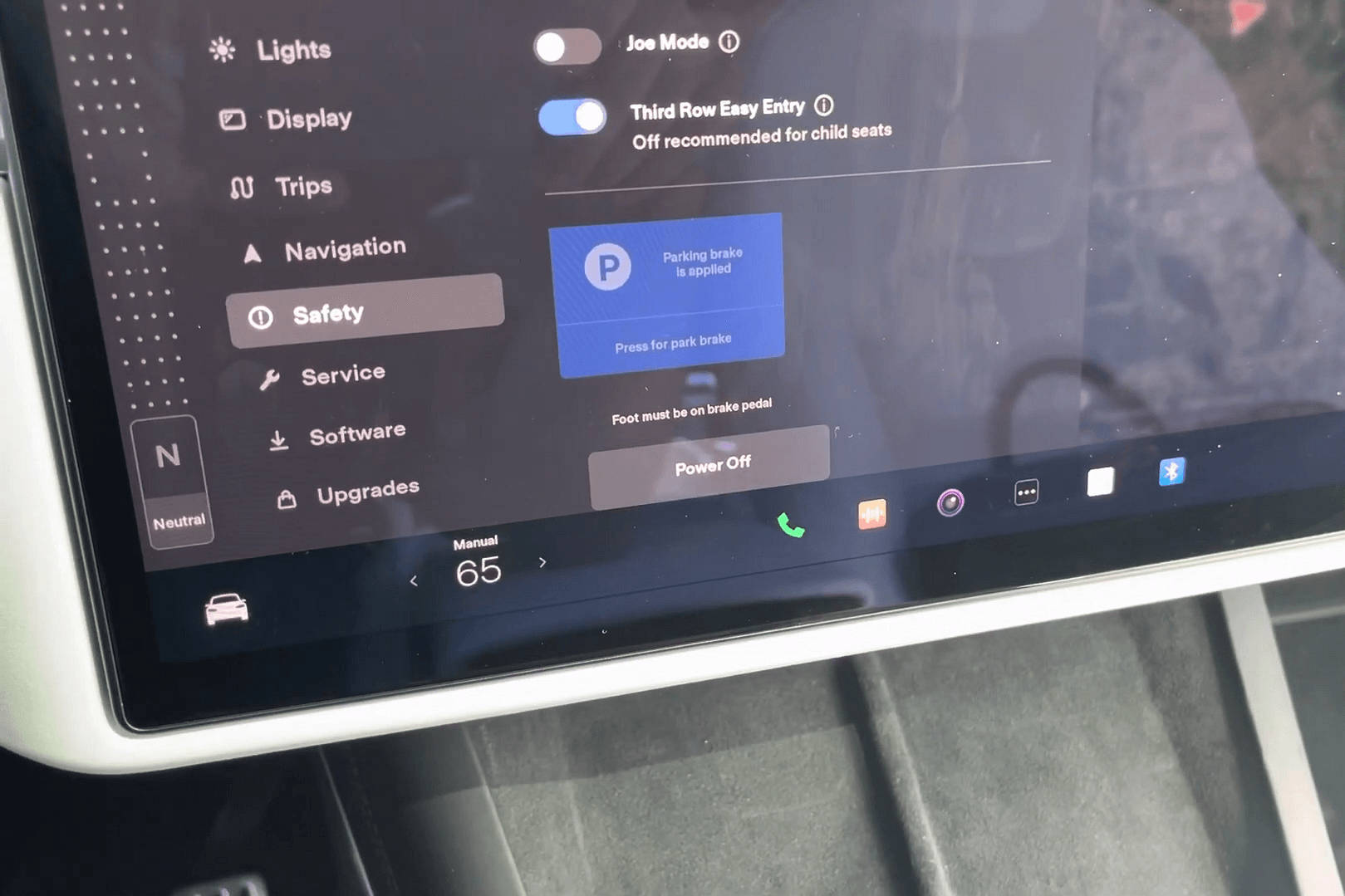 Tesla model 3 screen frozen store